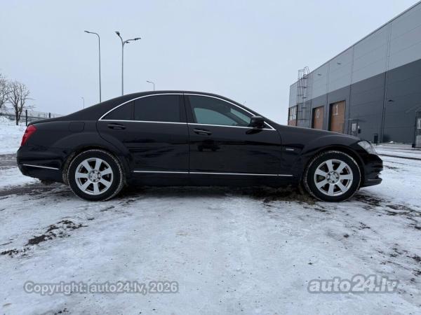 Melns Mercedes-Benz S-Class 2011 Tallina, ar dzinēja tilpumu 3.50 L un nobraukumu 259 tūkst. km par 9900 €, foto 4 vietnē AUTOMOTO.COM.LV