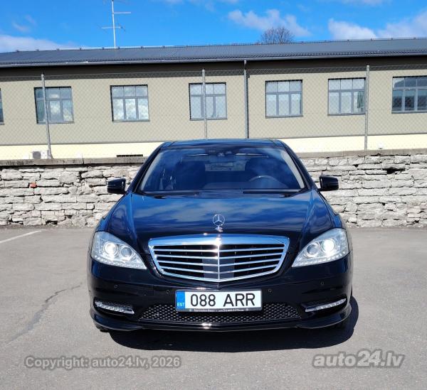Melns Mercedes-Benz S-Class 2011 Tallina, ar dzinēja tilpumu 5.50 L un nobraukumu 77 tūkst. km par 31000 €, foto 1 vietnē AUTOMOTO.COM.LV