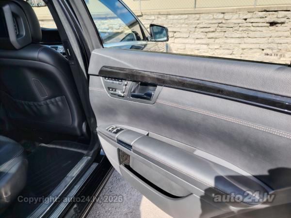 Melns Mercedes-Benz S-Class 2011 Tallina, ar dzinēja tilpumu 5.50 L un nobraukumu 77 tūkst. km par 31000 €, foto 5 vietnē AUTOMOTO.COM.LV