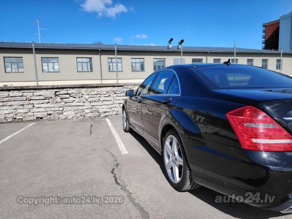 Melns Mercedes-Benz S-Class 2011 Tallina, ar dzinēja tilpumu 5.50 L un nobraukumu 77 tūkst. km par 31000 €, foto 7 vietnē AUTOMOTO.COM.LV