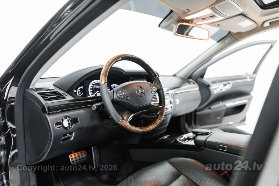 Melns Mercedes-Benz S-Class 2011 Tallina, ar dzinēja tilpumu 3.00 L un nobraukumu 304 tūkst. km par 10990 €, foto 13 vietnē AUTOMOTO.COM.LV