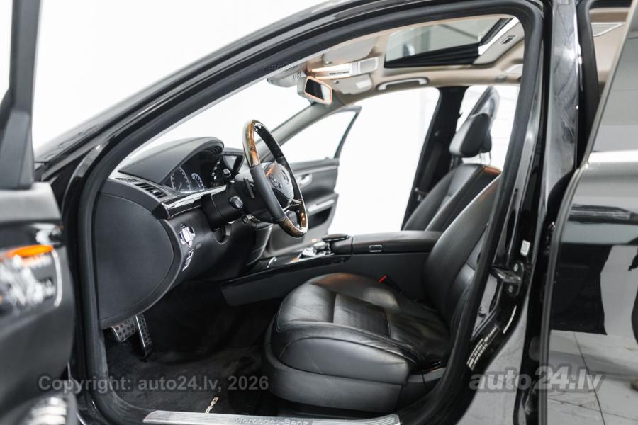 Melns Mercedes-Benz S-Class 2011 Tallina, ar dzinēja tilpumu 3.00 L un nobraukumu 304 tūkst. km par 10990 €, foto 14 vietnē AUTOMOTO.COM.LV