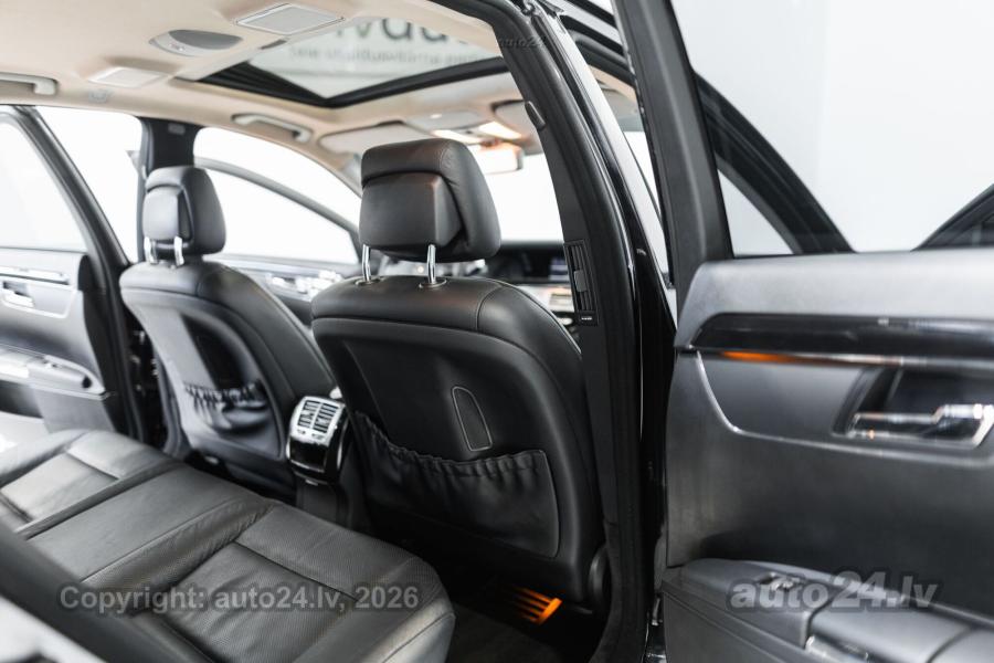 Melns Mercedes-Benz S-Class 2011 Tallina, ar dzinēja tilpumu 3.00 L un nobraukumu 304 tūkst. km par 10990 €, foto 19 vietnē AUTOMOTO.COM.LV