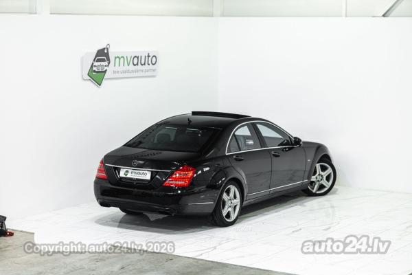 Black Mercedes-Benz S-Class 2011 in Tallinn, with an engine capacity of 3.00 L and mileage of 273 thousand km for 9990 €, photo 2 on AUTOMOTO.COM.LV