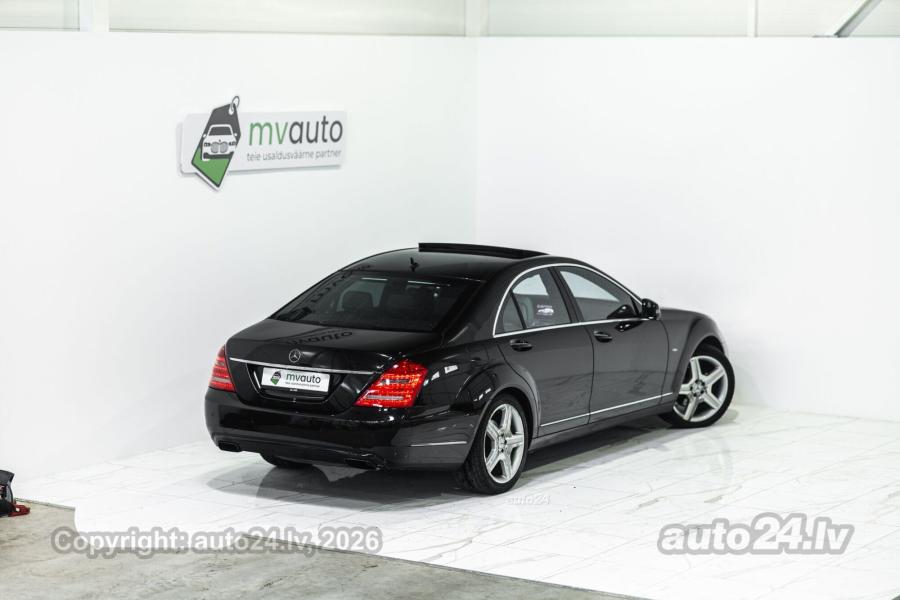 Melns Mercedes-Benz S-Class 2011 Tallina, ar dzinēja tilpumu 3.00 L un nobraukumu 273 tūkst. km par 9990 €, foto 3 vietnē AUTOMOTO.COM.LV