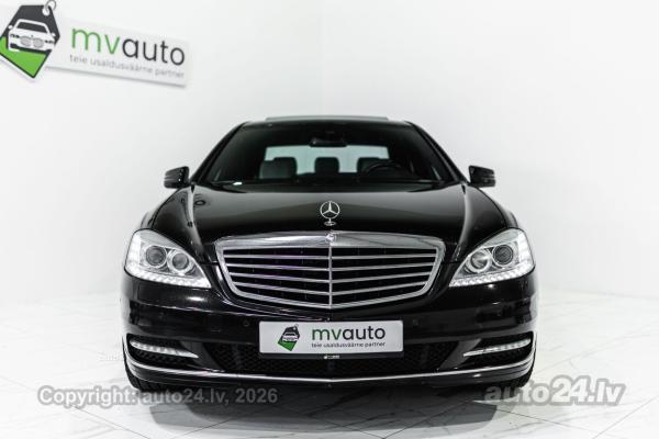 Black Mercedes-Benz S-Class 2011 in Tallinn, with an engine capacity of 3.00 L and mileage of 273 thousand km for 9990 €, photo 4 on AUTOMOTO.COM.LV