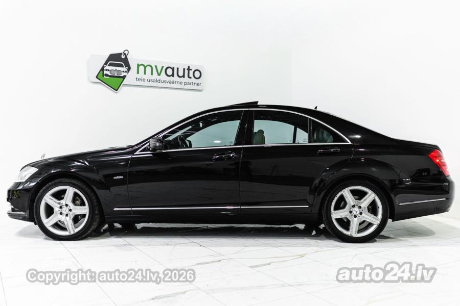 Melns Mercedes-Benz S-Class 2011 Tallina, ar dzinēja tilpumu 3.00 L un nobraukumu 273 tūkst. km par 9990 €, foto 10 vietnē AUTOMOTO.COM.LV