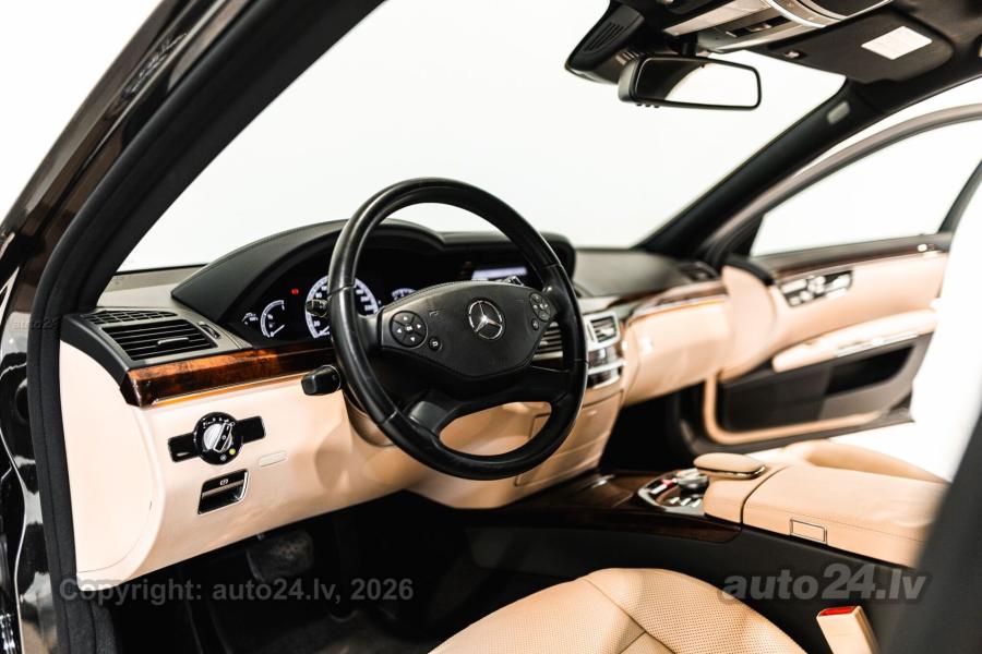 Melns Mercedes-Benz S-Class 2011 Tallina, ar dzinēja tilpumu 3.00 L un nobraukumu 273 tūkst. km par 9990 €, foto 12 vietnē AUTOMOTO.COM.LV