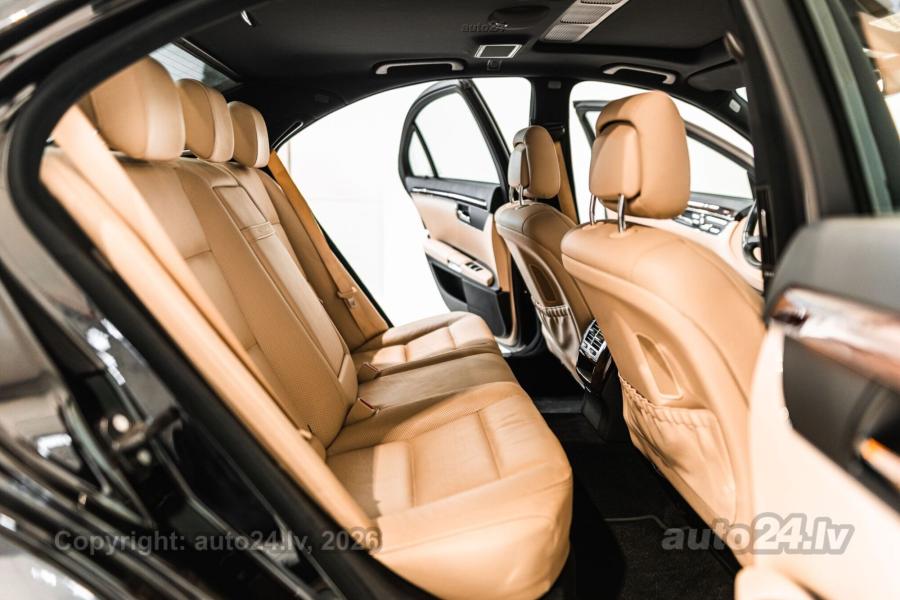 Melns Mercedes-Benz S-Class 2011 Tallina, ar dzinēja tilpumu 3.00 L un nobraukumu 273 tūkst. km par 9990 €, foto 16 vietnē AUTOMOTO.COM.LV