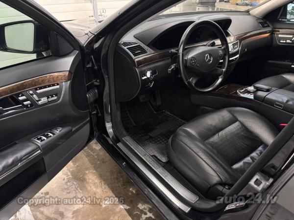 Melns Mercedes-Benz S-Class 2012 Tallina, ar dzinēja tilpumu 3.00 L un nobraukumu 282 tūkst. km par 13900 €, foto 7 vietnē AUTOMOTO.COM.LV