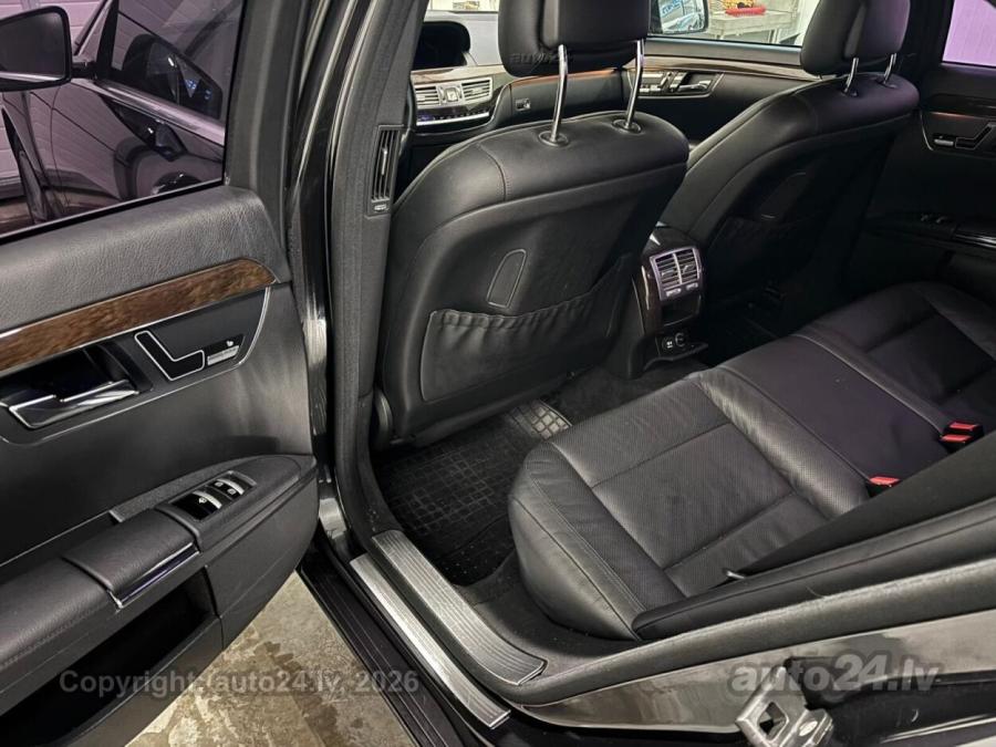 Melns Mercedes-Benz S-Class 2012 Tallina, ar dzinēja tilpumu 3.00 L un nobraukumu 282 tūkst. km par 13900 €, foto 14 vietnē AUTOMOTO.COM.LV