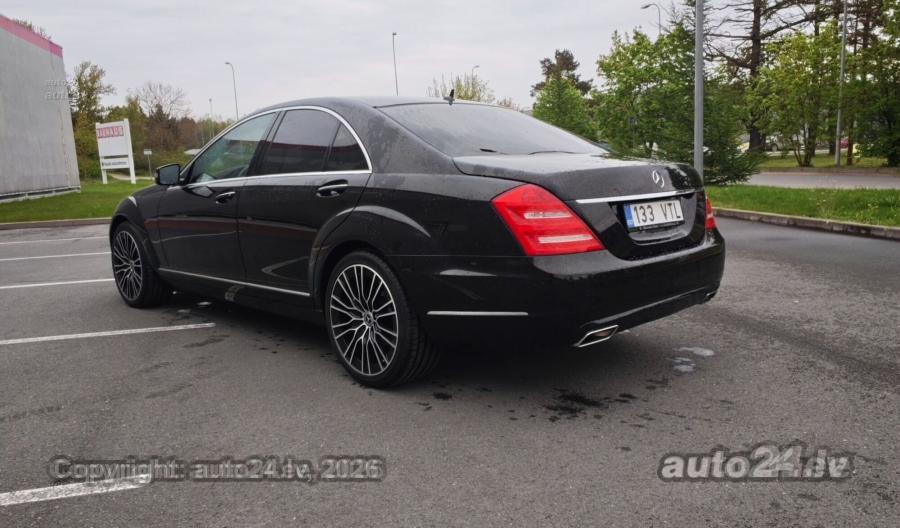 Black Mercedes-Benz S-Class 2012 in Tallinn, with an engine capacity of 3.00 L and mileage of 282 thousand km for 16500 €, photo 3 on AUTOMOTO.COM.LV