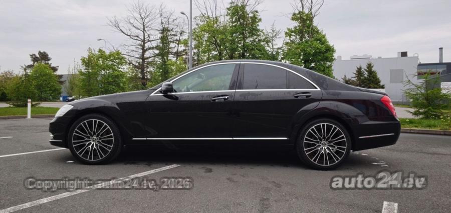 Black Mercedes-Benz S-Class 2012 in Tallinn, with an engine capacity of 3.00 L and mileage of 282 thousand km for 16500 €, photo 5 on AUTOMOTO.COM.LV