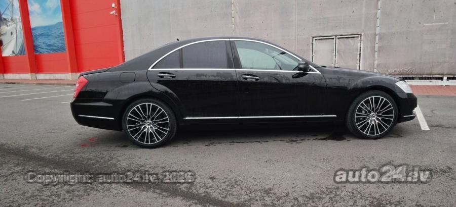 Black Mercedes-Benz S-Class 2012 in Tallinn, with an engine capacity of 3.00 L and mileage of 282 thousand km for 16500 €, photo 6 on AUTOMOTO.COM.LV