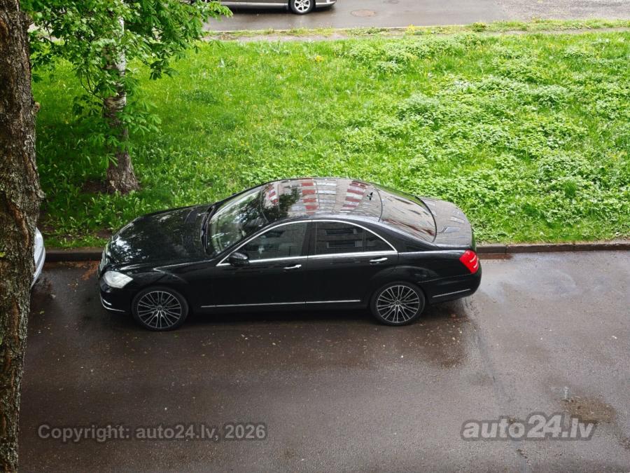 Black Mercedes-Benz S-Class 2012 in Tallinn, with an engine capacity of 3.00 L and mileage of 282 thousand km for 16500 €, photo 9 on AUTOMOTO.COM.LV