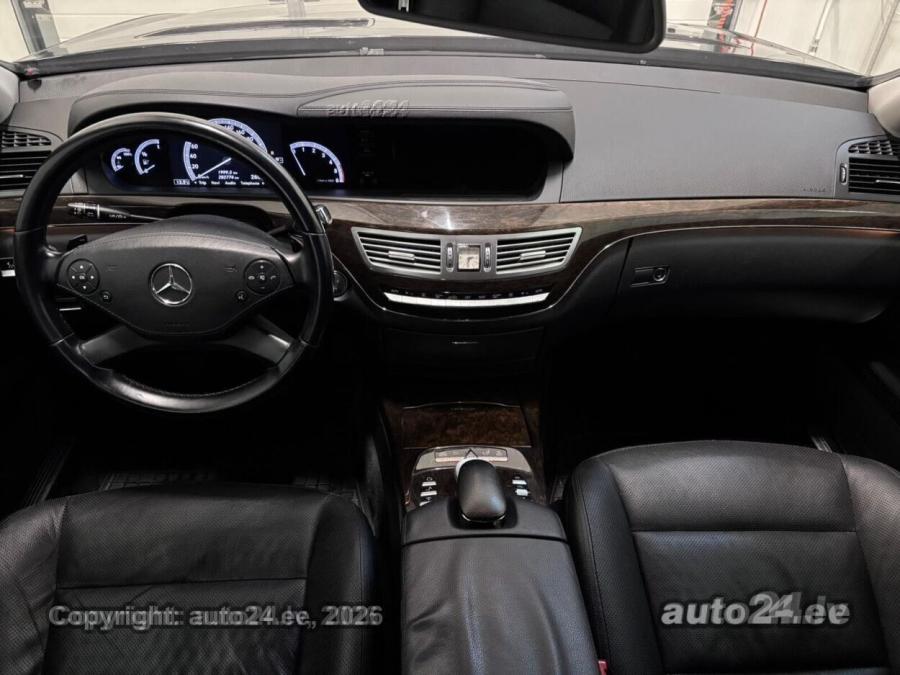 Black Mercedes-Benz S-Class 2012 in Tallinn, with an engine capacity of 3.00 L and mileage of 282 thousand km for 16500 €, photo 10 on AUTOMOTO.COM.LV