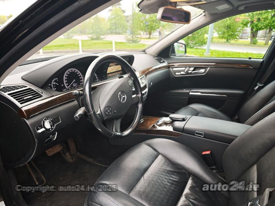 Black Mercedes-Benz S-Class 2012 in Tallinn, with an engine capacity of 3.00 L and mileage of 282 thousand km for 16500 €, photo 13 on AUTOMOTO.COM.LV