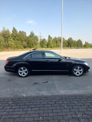 Black Mercedes-Benz S-Class 2012 in Tallinn, with an engine capacity of 3.00 L and mileage of 279 thousand km for 3900 €, photo 4 on AUTOMOTO.COM.LV