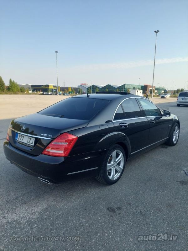 Melns Mercedes-Benz S-Class 2012 Tallina, ar dzinēja tilpumu 3.00 L un nobraukumu 279 tūkst. km par 3900 €, foto 4 vietnē AUTOMOTO.COM.LV