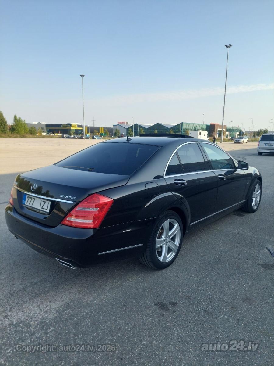 Black Mercedes-Benz S-Class 2012 in Tallinn, with an engine capacity of 3.00 L and mileage of 279 thousand km for 3900 €, photo 5 on AUTOMOTO.COM.LV