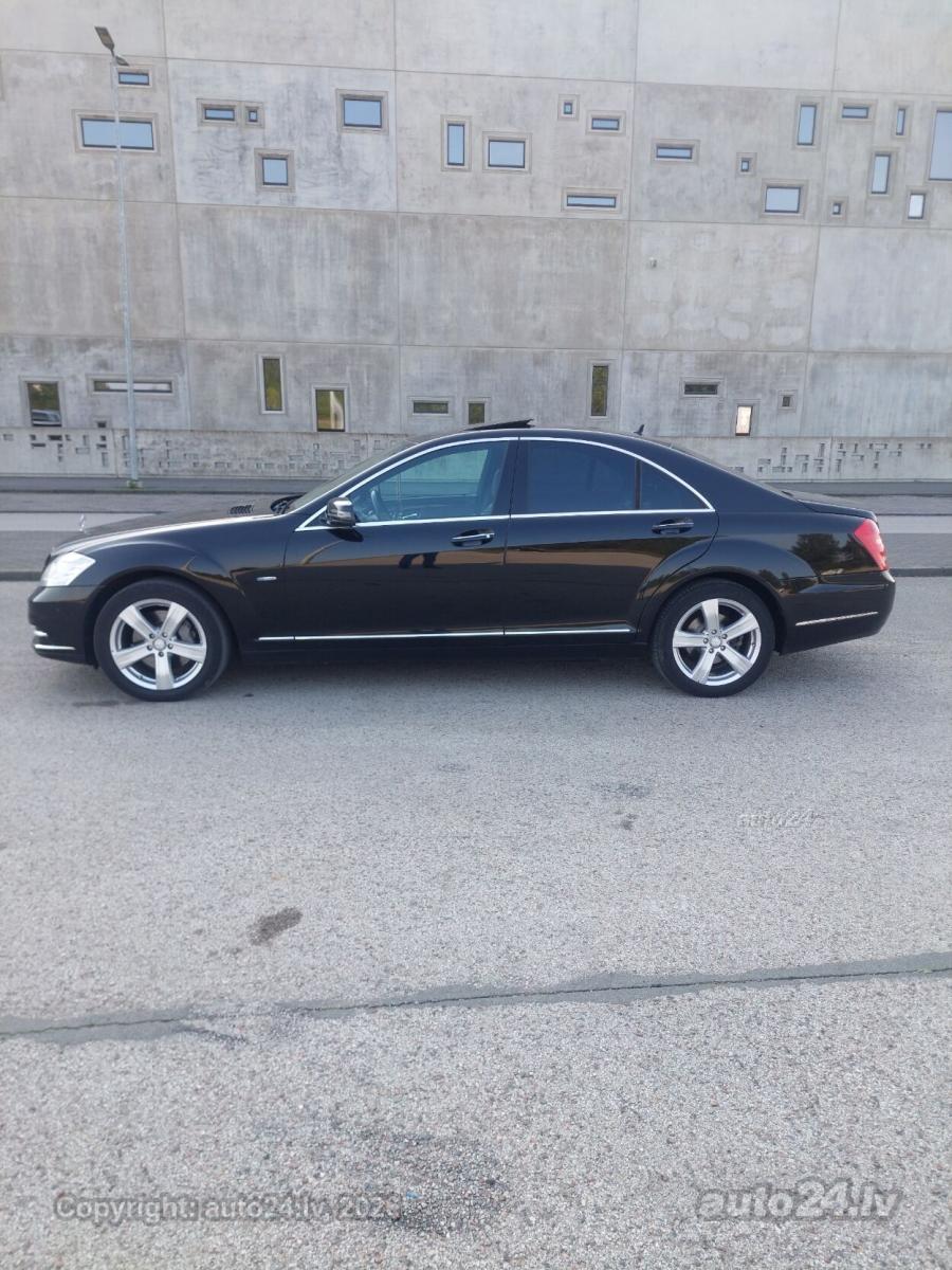 Black Mercedes-Benz S-Class 2012 in Tallinn, with an engine capacity of 3.00 L and mileage of 279 thousand km for 3900 €, photo 7 on AUTOMOTO.COM.LV