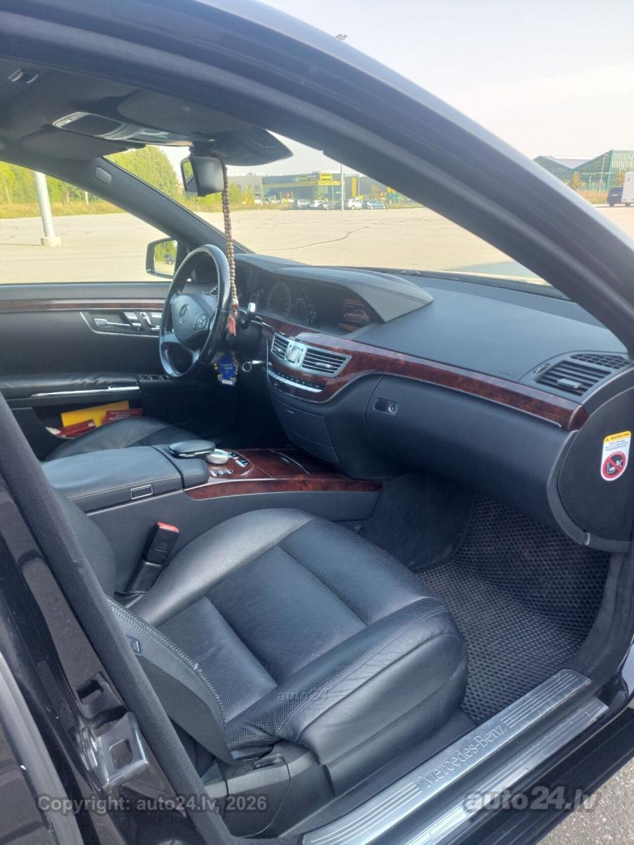 Black Mercedes-Benz S-Class 2012 in Tallinn, with an engine capacity of 3.00 L and mileage of 279 thousand km for 3900 €, photo 8 on AUTOMOTO.COM.LV