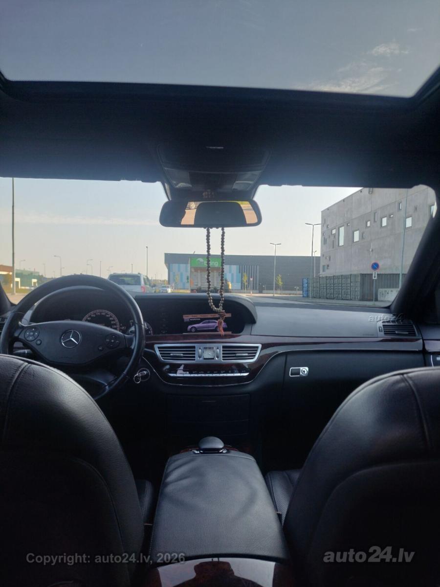 Black Mercedes-Benz S-Class 2012 in Tallinn, with an engine capacity of 3.00 L and mileage of 279 thousand km for 3900 €, photo 10 on AUTOMOTO.COM.LV