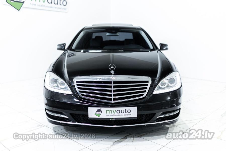 Black Mercedes-Benz S-Class 2012 in Tallinn, with an engine capacity of 3.00 L and mileage of 304 thousand km for 9990 €, photo 5 on AUTOMOTO.COM.LV