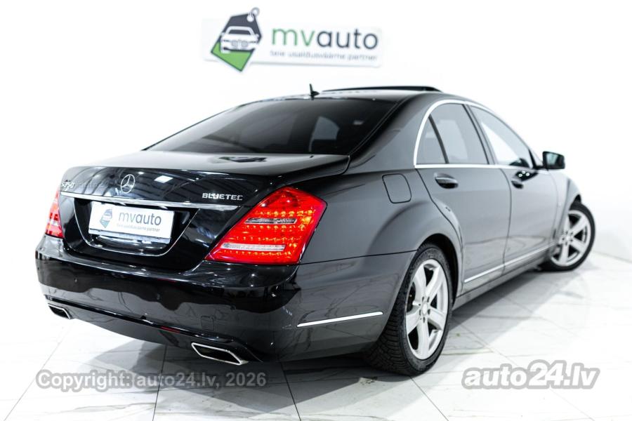 Black Mercedes-Benz S-Class 2012 in Tallinn, with an engine capacity of 3.00 L and mileage of 304 thousand km for 9990 €, photo 9 on AUTOMOTO.COM.LV