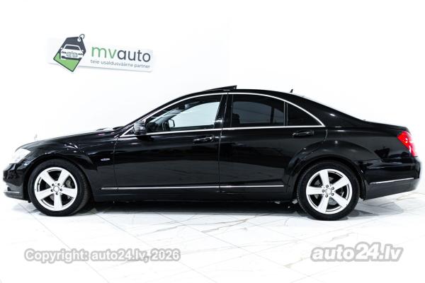 Melns Mercedes-Benz S-Class 2012 Tallina, ar dzinēja tilpumu 3.00 L un nobraukumu 304 tūkst. km par 9990 €, foto 10 vietnē AUTOMOTO.COM.LV