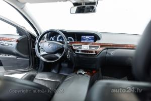 Black Mercedes-Benz S-Class 2012 in Tallinn, with an engine capacity of 3.00 L and mileage of 304 thousand km for 9990 €, photo 16 on AUTOMOTO.COM.LV