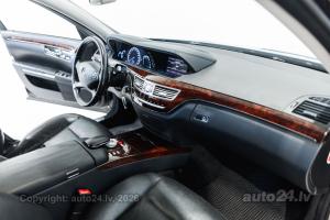 Black Mercedes-Benz S-Class 2012 in Tallinn, with an engine capacity of 3.00 L and mileage of 304 thousand km for 9990 €, photo 17 on AUTOMOTO.COM.LV