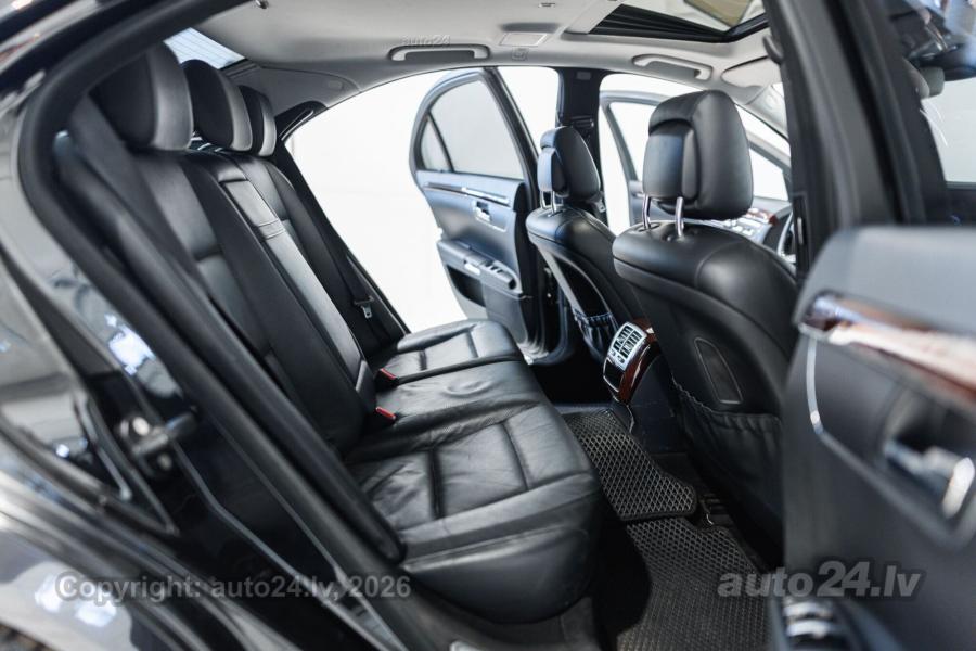 Black Mercedes-Benz S-Class 2012 in Tallinn, with an engine capacity of 3.00 L and mileage of 304 thousand km for 9990 €, photo 19 on AUTOMOTO.COM.LV