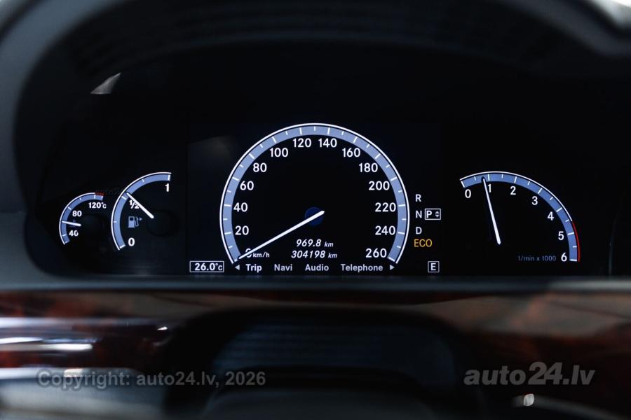 Black Mercedes-Benz S-Class 2012 in Tallinn, with an engine capacity of 3.00 L and mileage of 304 thousand km for 9990 €, photo 31 on AUTOMOTO.COM.LV
