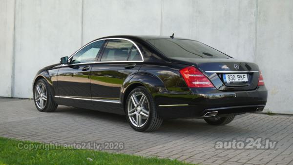 Black Mercedes-Benz S-Class 2013 in Tartu, with an engine capacity of 3.00 L and mileage of 276 thousand km for 15500 €, photo 4 on AUTOMOTO.COM.LV