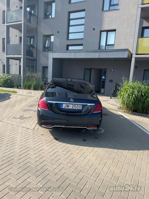 Black Mercedes-Benz S-Class 2014 in Riga, with an engine capacity of 3.00 L and mileage of 246 thousand km for 21000 €, photo 4 on AUTOMOTO.COM.LV