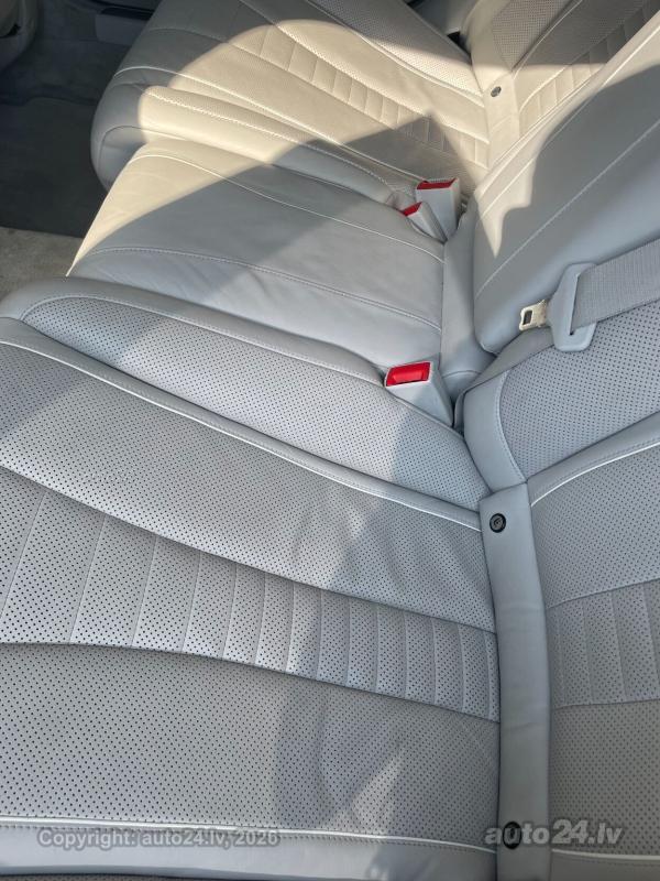 Black Mercedes-Benz S-Class 2014 in Riga, with an engine capacity of 3.00 L and mileage of 246 thousand km for 21000 €, photo 8 on AUTOMOTO.COM.LV