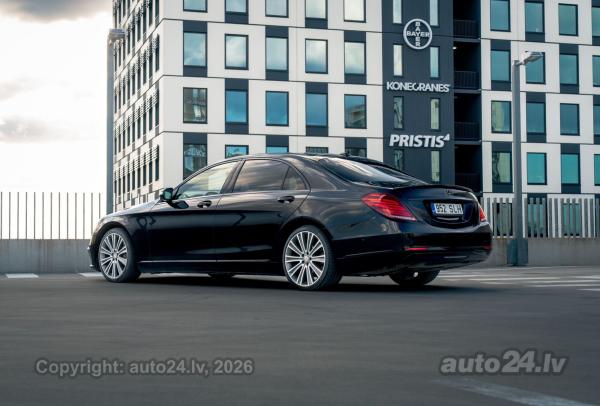Black Mercedes-Benz S-Class 2014 in Tallinn, with an engine capacity of 3.00 L and mileage of 213 thousand km for 27999 €, photo 2 on AUTOMOTO.COM.LV
