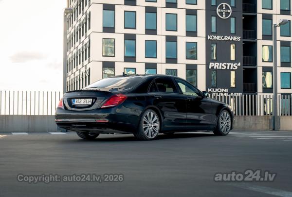 Black Mercedes-Benz S-Class 2014 in Tallinn, with an engine capacity of 3.00 L and mileage of 213 thousand km for 27999 €, photo 4 on AUTOMOTO.COM.LV