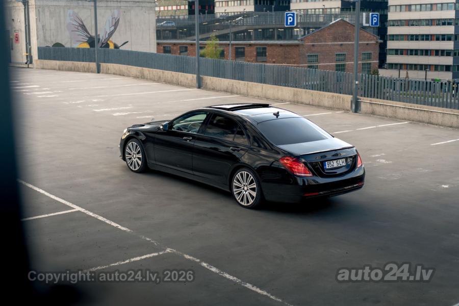 Black Mercedes-Benz S-Class 2014 in Tallinn, with an engine capacity of 3.00 L and mileage of 213 thousand km for 27999 €, photo 6 on AUTOMOTO.COM.LV