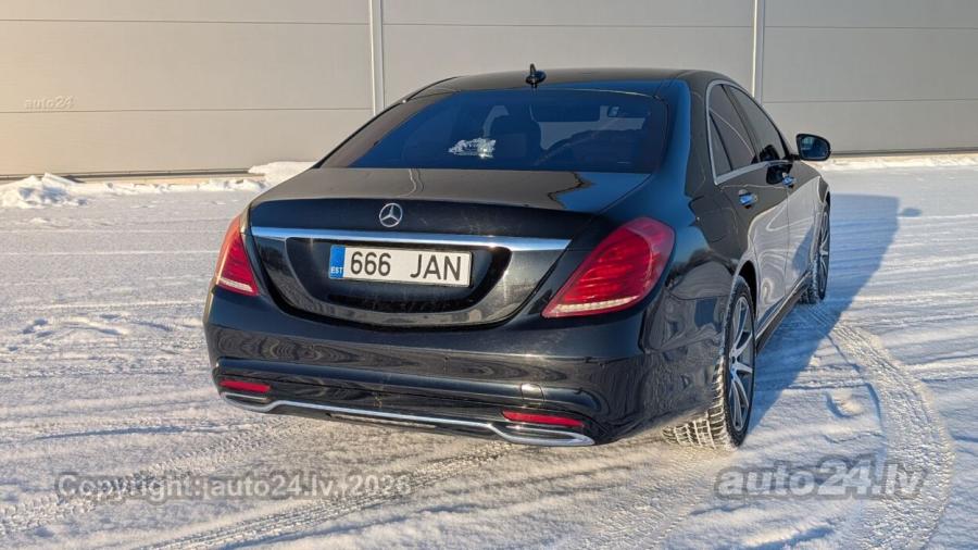 Black Mercedes-Benz S-Class 2015 in Tallinn, with an engine capacity of 3.00 L and mileage of 242 thousand km for 28400 €, photo 6 on AUTOMOTO.COM.LV