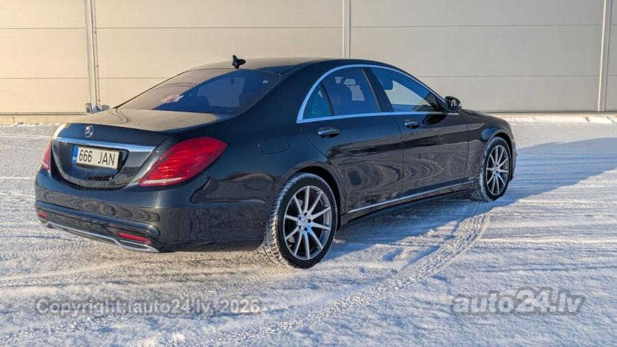 Black Mercedes-Benz S-Class 2015 in Tallinn, with an engine capacity of 3.00 L and mileage of 242 thousand km for 28400 €, photo 7 on AUTOMOTO.COM.LV
