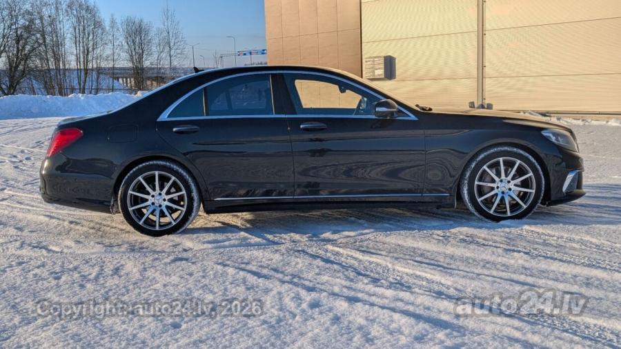 Black Mercedes-Benz S-Class 2015 in Tallinn, with an engine capacity of 3.00 L and mileage of 242 thousand km for 28400 €, photo 8 on AUTOMOTO.COM.LV