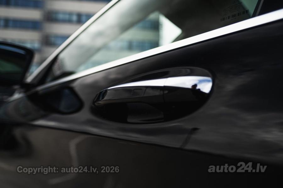 Black Mercedes-Benz S-Class 2015 in Narva, with an engine capacity of 3.00 L and mileage of 175 thousand km for 28000 €, photo 8 on AUTOMOTO.COM.LV