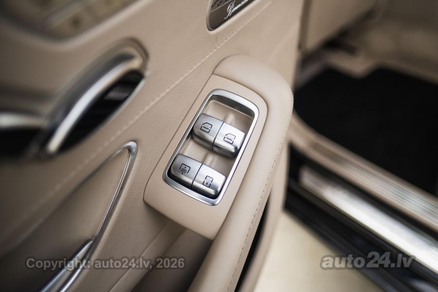 Black Mercedes-Benz S-Class 2015 in Narva, with an engine capacity of 3.00 L and mileage of 175 thousand km for 28000 €, photo 20 on AUTOMOTO.COM.LV