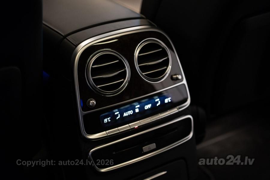 Black Mercedes-Benz S-Class 2018 in Tallinn, with an engine capacity of 4.00 L and mileage of 63 thousand km for 80000 €, photo 26 on AUTOMOTO.COM.LV