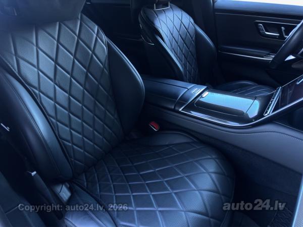 Black Mercedes-Benz S-Class 2021 in Riga, with an engine capacity of 3.00 L and mileage of 33 thousand km for 91900 €, photo 6 on AUTOMOTO.COM.LV
