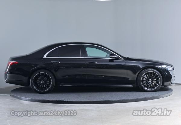 Black Mercedes-Benz S-Class 2023 in Tallinn, with an engine capacity of 2.93 L and mileage of 42 thousand km for 95000 €, photo 4 on AUTOMOTO.COM.LV