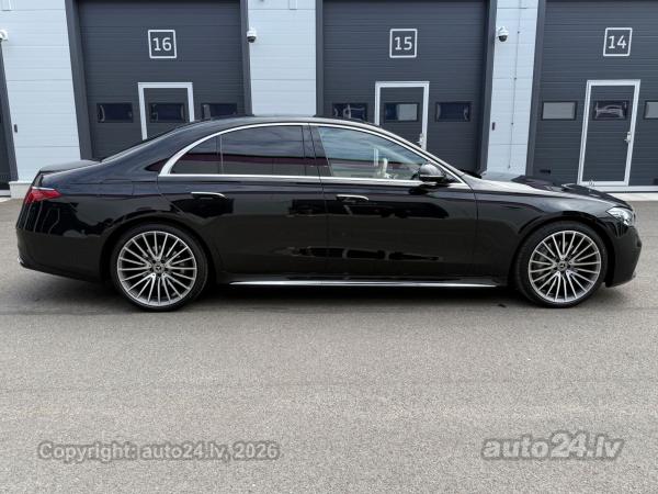 Melns Mercedes-Benz S-Class 2023 Tallina, ar dzinēja tilpumu 2.90 L un nobraukumu 0 tūkst. km par 95900 €, foto 4 vietnē AUTOMOTO.COM.LV