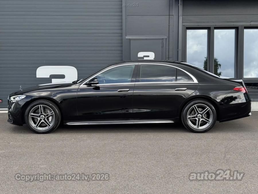 Melns Mercedes-Benz S-Class 2025 Tallina, ar dzinēja tilpumu 3.00 L un nobraukumu 30 tūkst. km par 119995 €, foto 4 vietnē AUTOMOTO.COM.LV